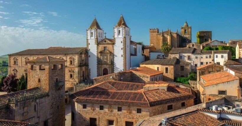 Caceres: City Highlights Private Guided Walking Tour - Authentic Experiences & Authenticity