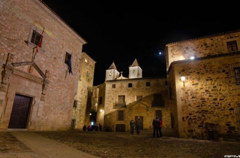 Caceres: Guided Sunset Sightseeing Tour - The Experience: A Walk Through Cáceres at Dusk