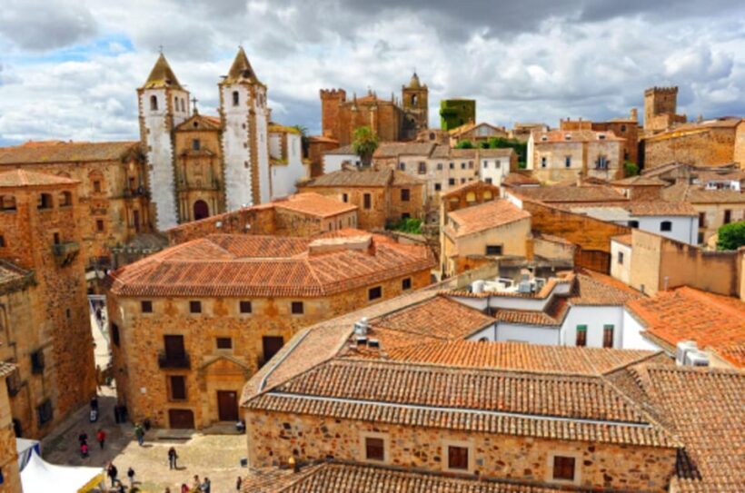 Cáceres: Guided Tour + Entrance to Monuments + Tasting - Who Will Get the Most Out of This Tour?