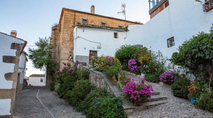 Caceres: Highlights, History and Jewish Quarter Walking Tour - Practical Details: What You Should Know