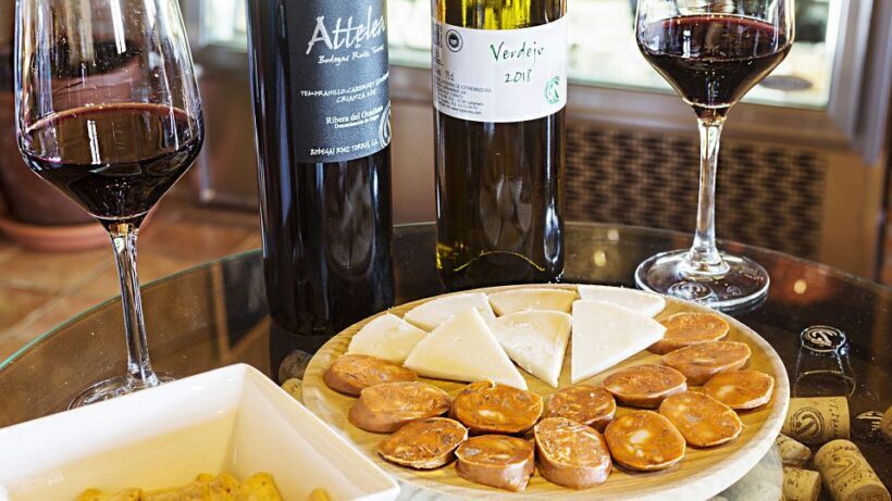 Cáceres: Winery Tour and Wine Tasting with Local Guide - Key Points