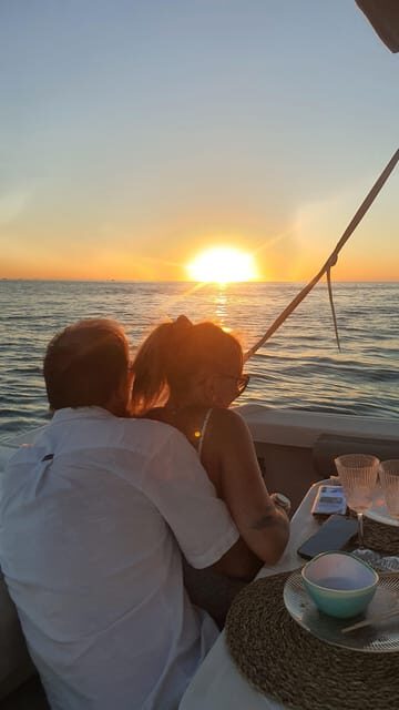Cadiz Bay: Sunset boat tour "Fall in Love" - The Charm of the Cádiz Bay Sunset Cruise