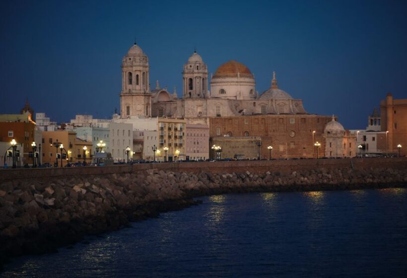 Cadiz: Private Tour with a Local - Why Choose a Private Local Tour in Cadiz?
