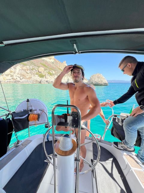 Cagliari: Tour in barca 4 soste tuffi Snorkeling e Prosecco - Key Points