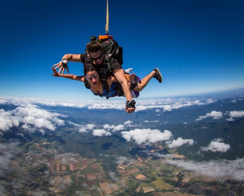 Cairns: Tandem Skydive Experience - An Honest Look at the Cairns Tandem Skydive
