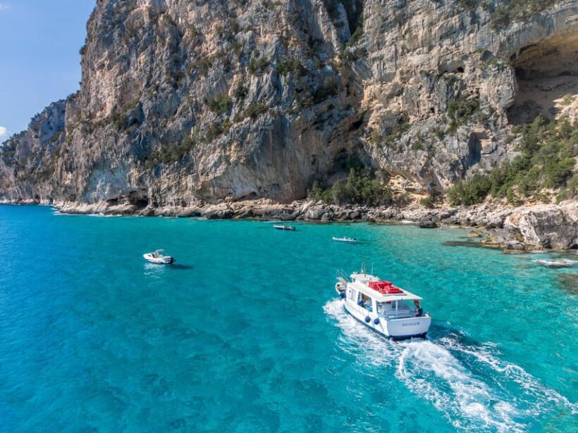 Cala Gonone: Cala Luna and Cala Sisine Boat Tour - How the Experience Plays Out