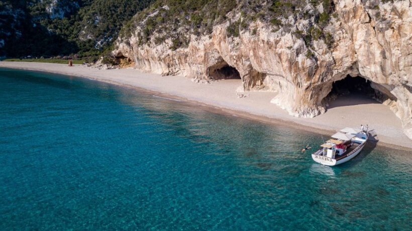 Cala Gonone: Guided Boat Tour to Cala Luna Beach - Authenticity and Experience