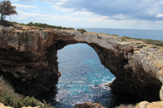 Cala Varques: Guided kayak Sea caves expedition & snorkeling - The Sum Up