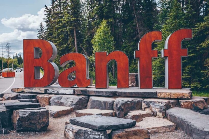 Calgary: Banff Top 5 Lakes Tour with Banff Town Visit - What’s Included and What’s Not