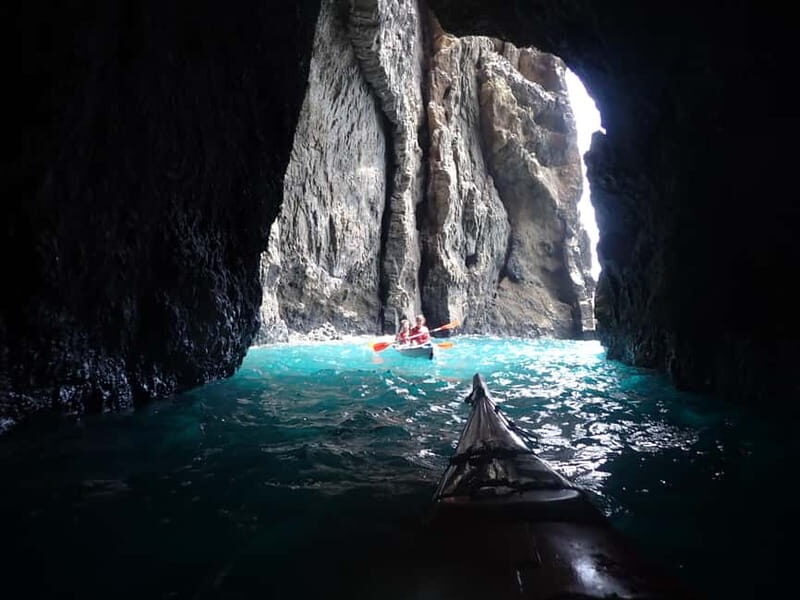 Calheta Kayak Adventure - The Experience of the Guides and Group Dynamics