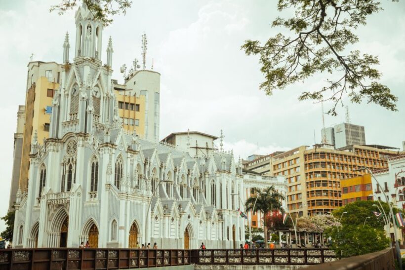 Cali: City Highlights Private Bus Tour with Transfer - FAQs