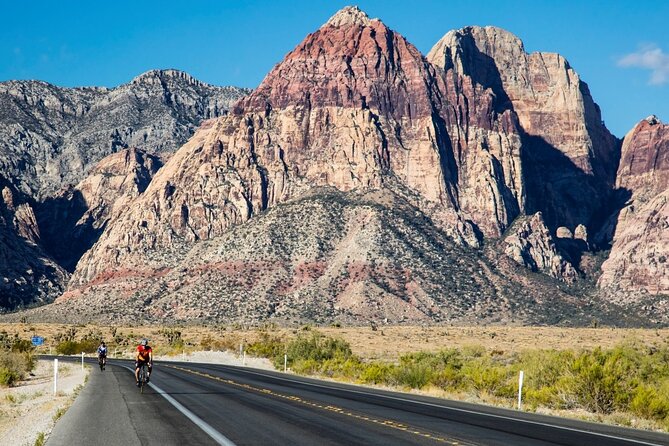 California Desert, Red Rock Sign and Seven Magic Mts - Scenic Wonders