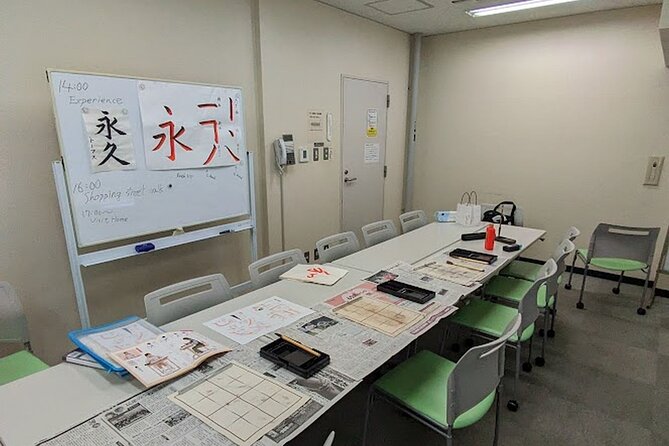 Calligraphy Class, Give the Gift of Professional Work. Ginza Area - What to Expect