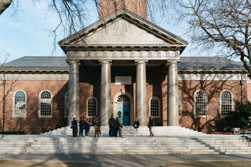 Cambridge: Harvard University Student-Guided Walking Tour - An In-Depth Look at the Harvard Student-Guided Walking Tour