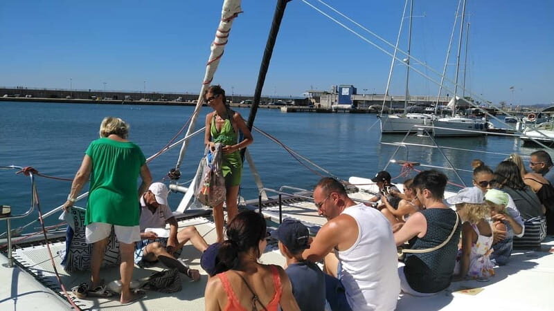 Cambrils/Salou: Coastline Catamaran 2h with drinks, pickup - Key Points