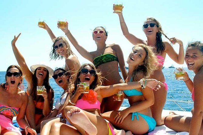 Cancun Adults Only Party Cruise to Isla Mujeres with Open Bar - Who Should Consider This Tour?