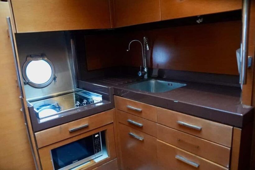 Cancun: Azimut 47 Fly Private Yacht - 6 hours to Isla Mujeres - FAQ