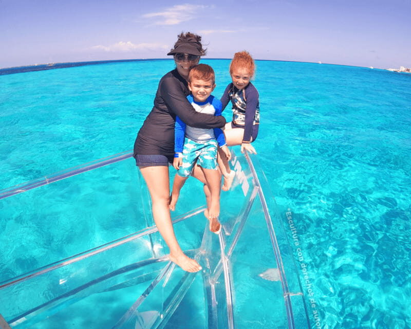Cancun: Boat trip with transparent bottom and drinks - Key Points