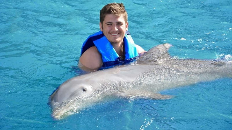 Cancún: Dolphin Encounter on Isla Mujeres with Buffet - FAQ
