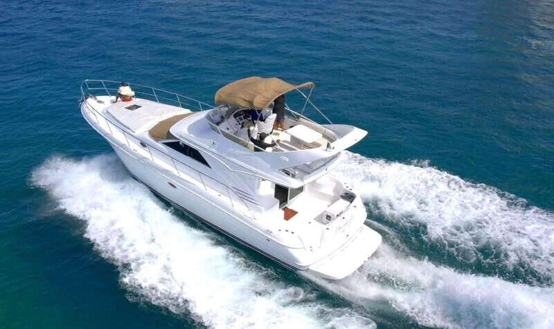 Cancun: Exclusive Sea Ray Express Bridge for 14 people - A Detailed Look at the Experience