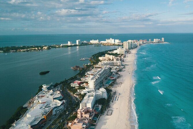 Cancun Guided Sightseeing SkyWheel, Letters and Shopping - A Closer Look at the Itinerary and Experiences