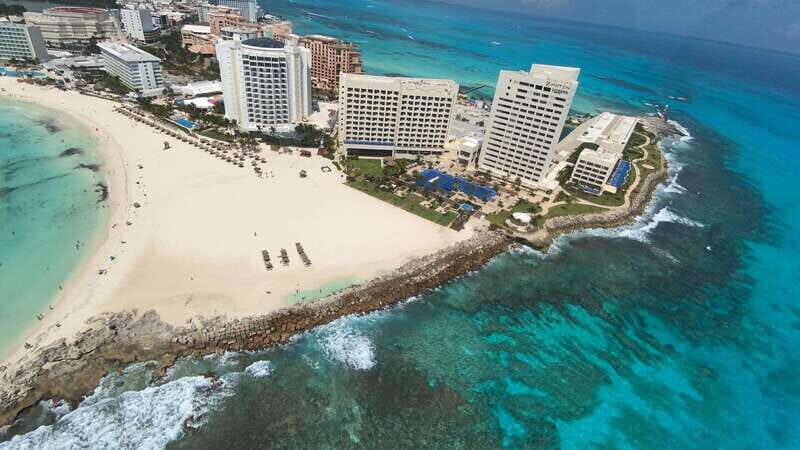Cancun Hotel Zone: Panoramic Flight - An In-Depth Look at the Cancun Hotel Zone: Panoramic Flight