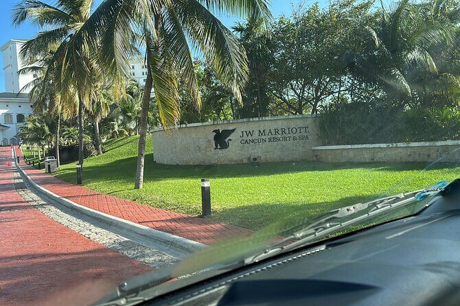 Cancun Int.Airport to JW Marriott 1-3 passengers ROUNDTRIP - Why Choose a Private Transfer in Cancun?