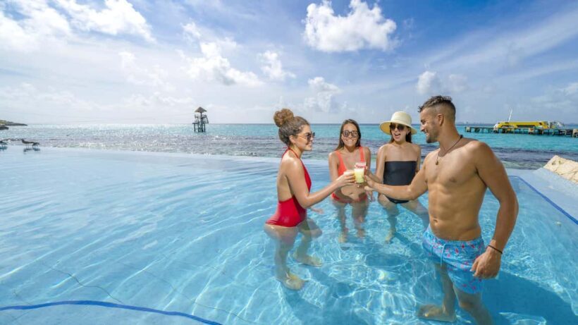 Cancun: Isla Mujeres Royal Garrafon with Transport & Lunch - Exploring Royal Garrafon: Activities and Attractions