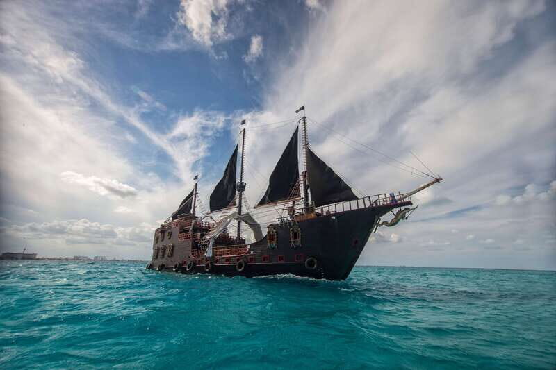 Cancún: Jolly Roger Pirate Dinner Cruise 2025 - Key Points