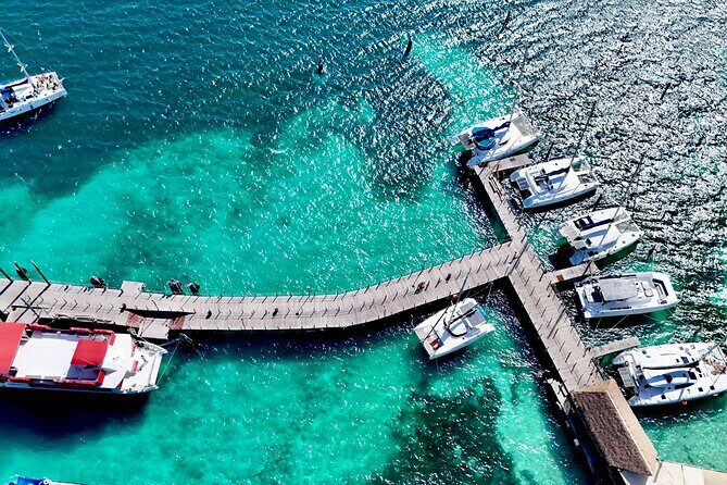 Cancún Private Catamaran with Snorkel and Open Bar - Key Points