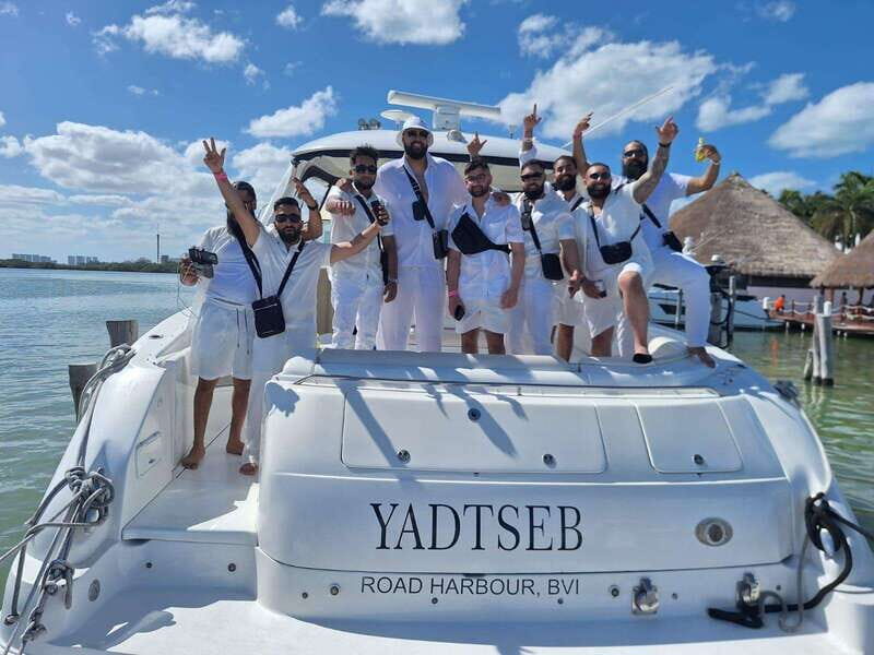 Cancun private yacht Sea Ray Sundancer 60 feet - Key Points