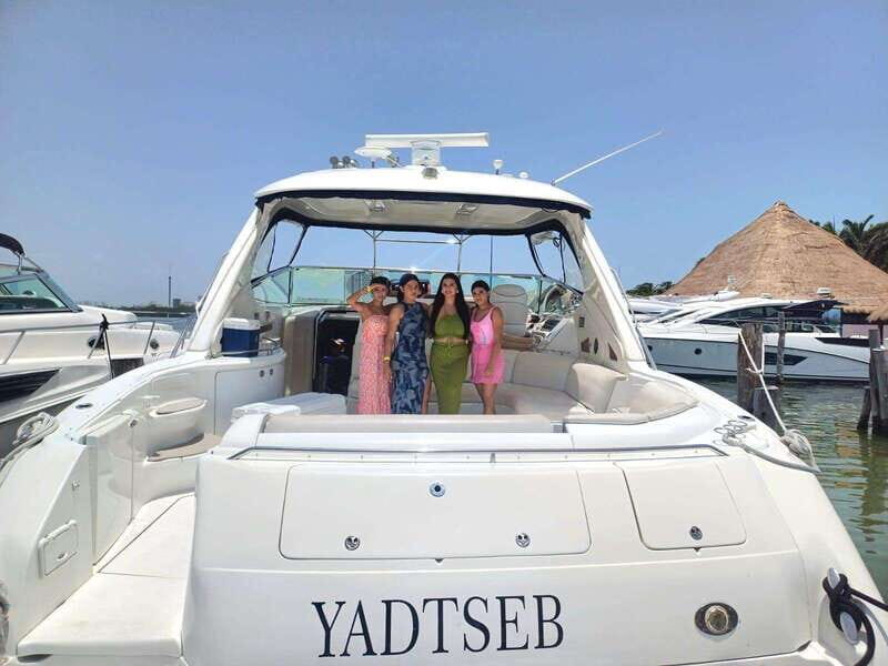 Cancun private yacht Sea Ray Sundancer 60 feet - Who Will Love This Tour?