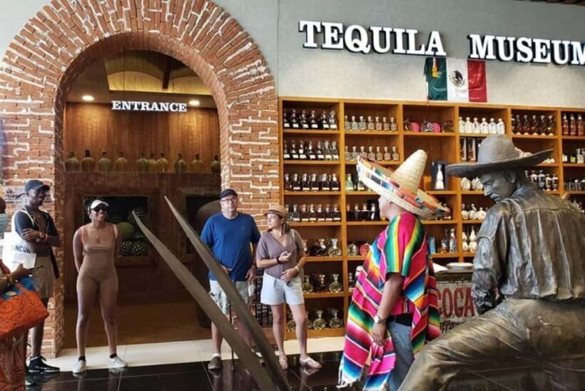 Cancun: Van Tour - City Adventure around the Best Stops - Key Points