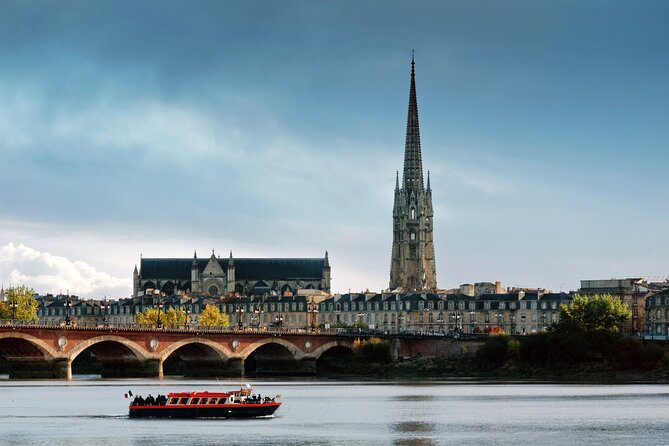 Canelés Cruise and UNESCO Route - Exploring the Bordeaux Waterfront