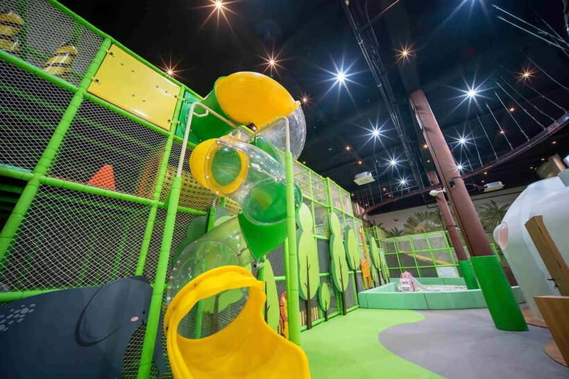 Canggu: Entry Ticket to Mai Main Indoor Playground - Dining and Relaxation