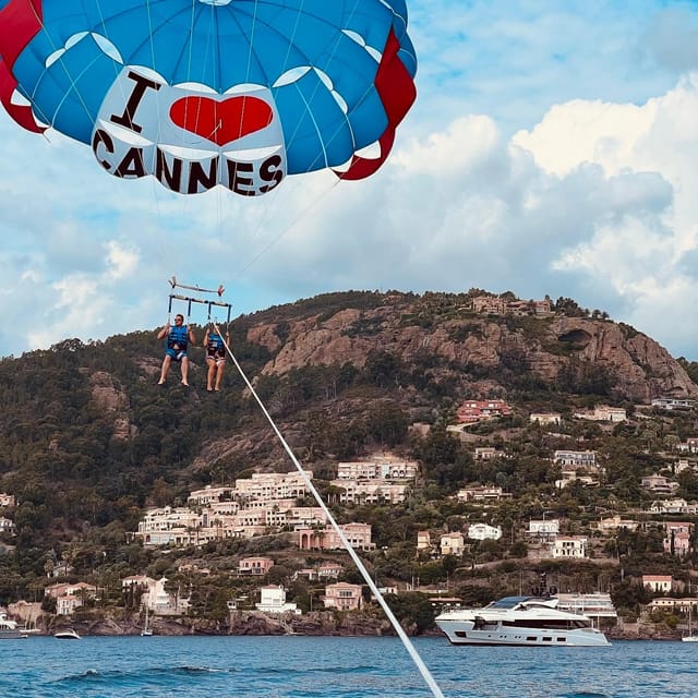 Cannes: Parasailing Experience for Couples, Family & Friends - A Deep Dive into the Parasailing Experience in Cannes
