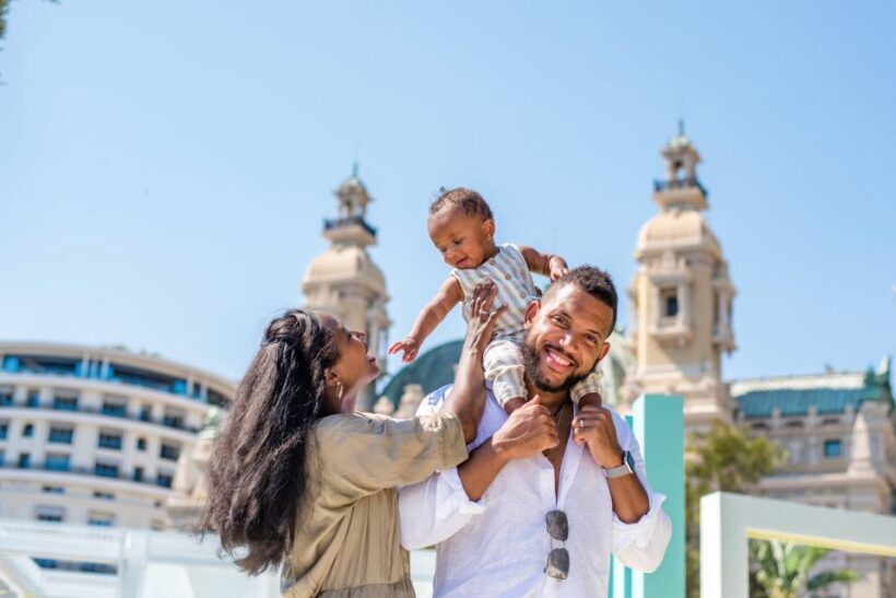 Cannes: Photo Shoot with a Private Vacation Photographer - What Makes the Photos Special?