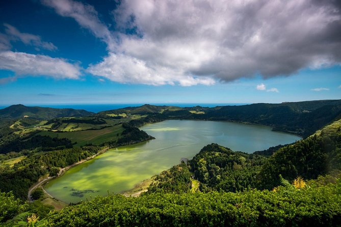 Canoeing at Furnas Lake - Highlights of the Tour