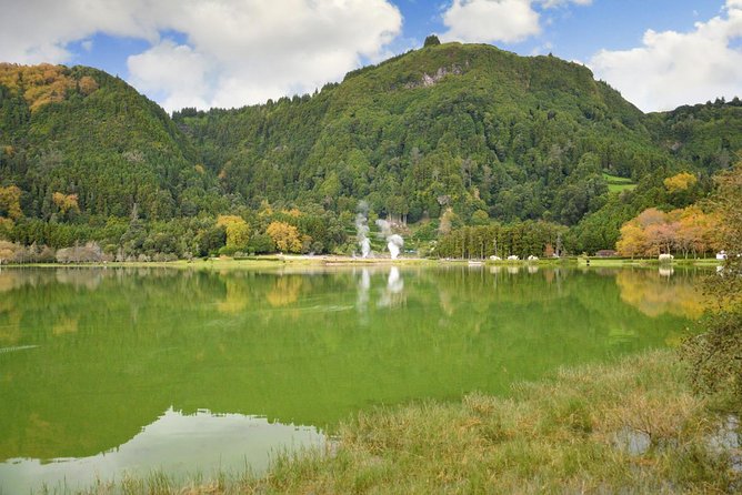 Canoeing at Furnas Lake - Taking in the Natural Beauty of Furnas Lake