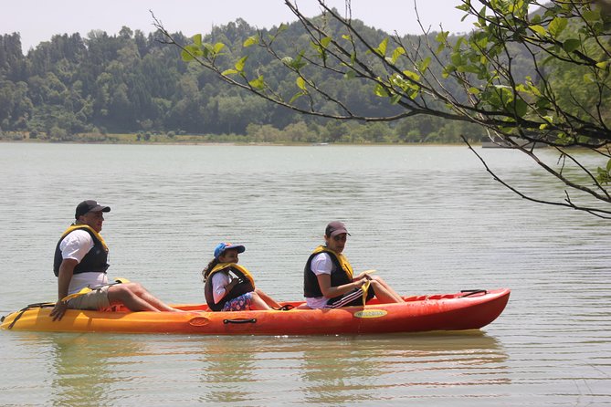 Canoeing at Furnas Lake - Discovering the Unique Geological Features