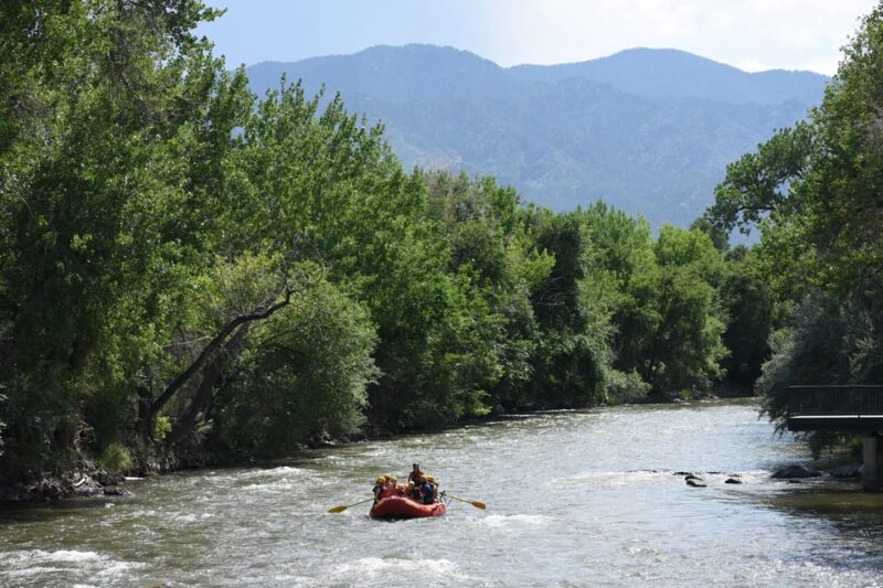 Cañon City: Family Float Rafting With Lunch, Photo & Wetsuit - Experience and Group Size