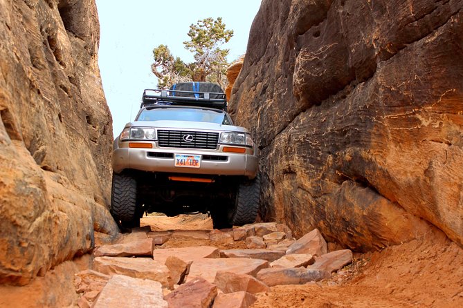 Canyonlands National Park Needles District by 4x4 - Learning from Your Guide