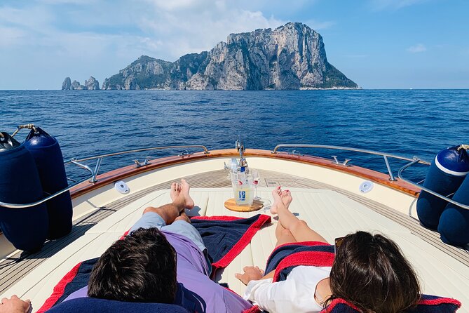 Capri Boat Tour | Full Day - The Boat and Crew