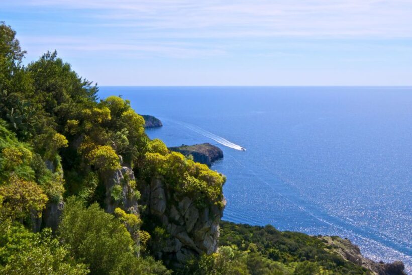 Capri: Guided Island Highlights Boat Tour - Practical Details and Tips