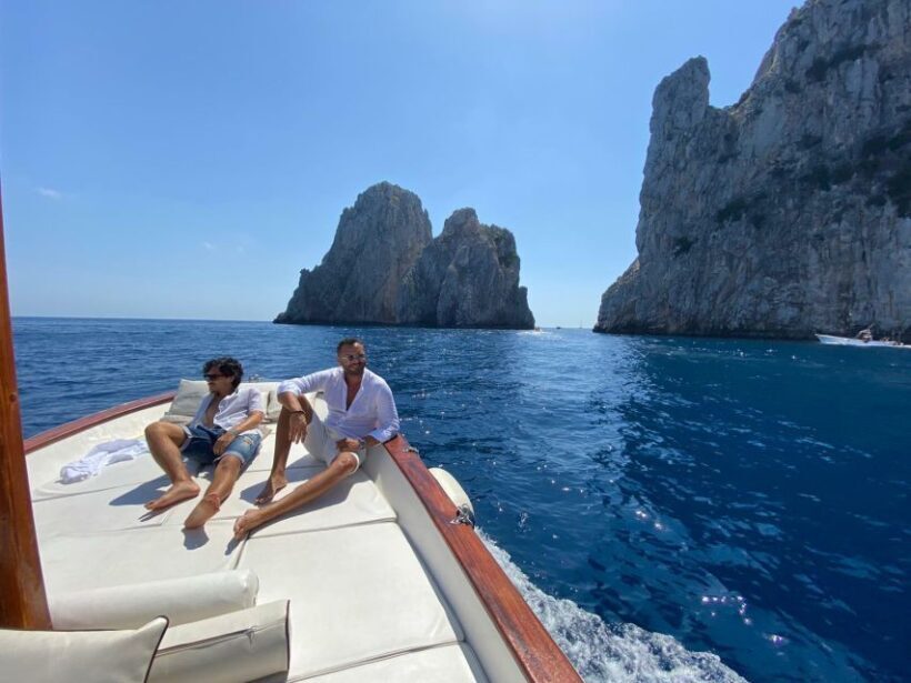 Capri: Island and Grottos Boat Cruise with Snacks and Drinks - Key Points