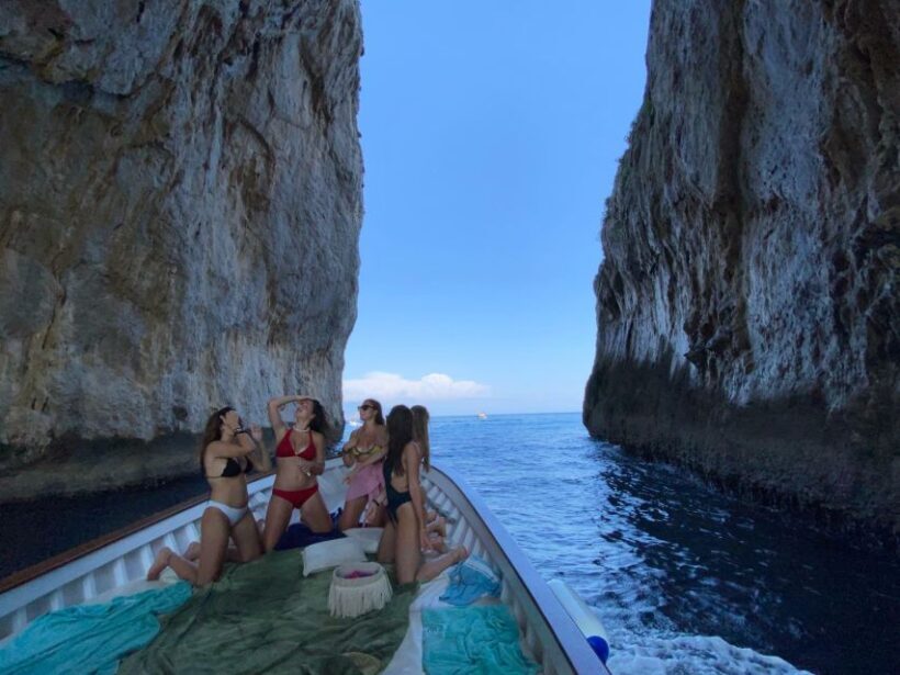 Capri: Island and Grottos Boat Cruise with Snacks and Drinks - Practical Tips