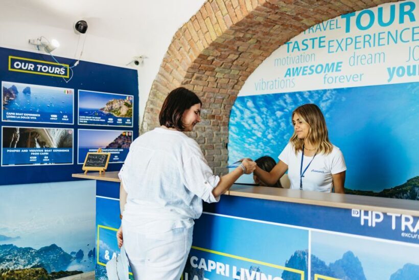 Capri: Island Boat Trip with Grottos - FAQ