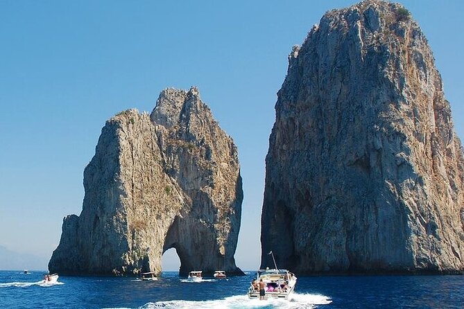 Capri Island in Private Luxury 40 feet Speedboat from Naples - Key Points