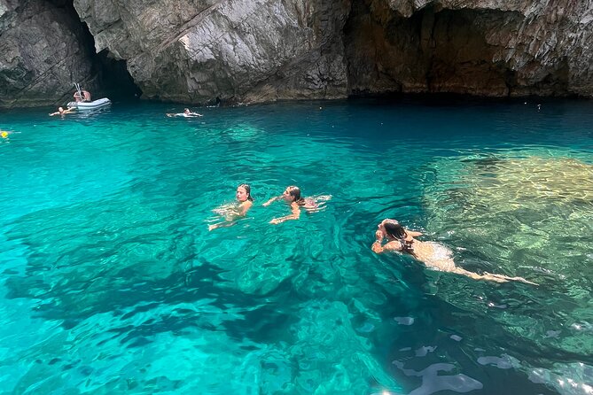 Capri Private Boat Tour From Sorrento Gozzo 25FT Fratelli Aprea - Capturing the Essence of Capris Natural Beauty