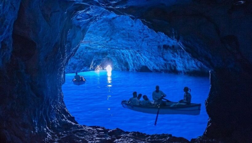 Capri: private boat tour with visit to the caves - Key Points